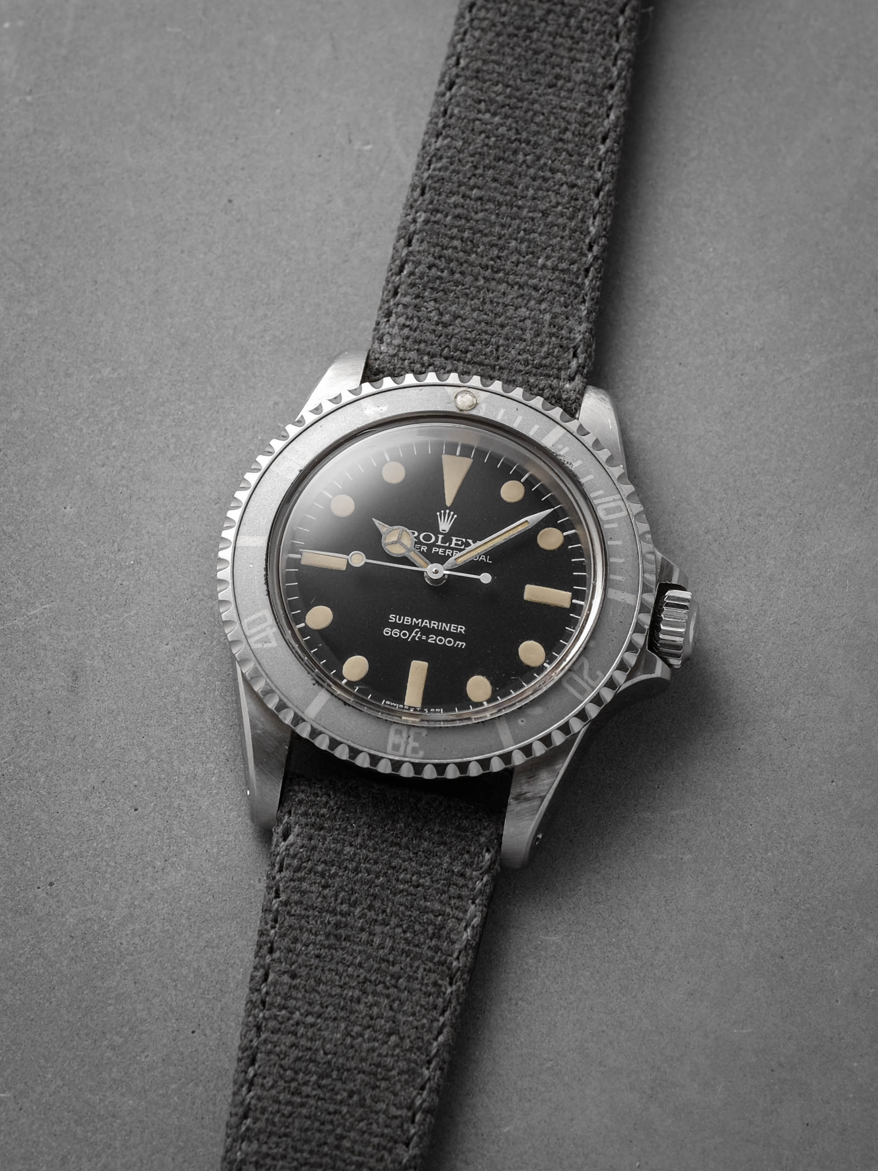 Defender Grey Waxed Canvas – VEBLENIST